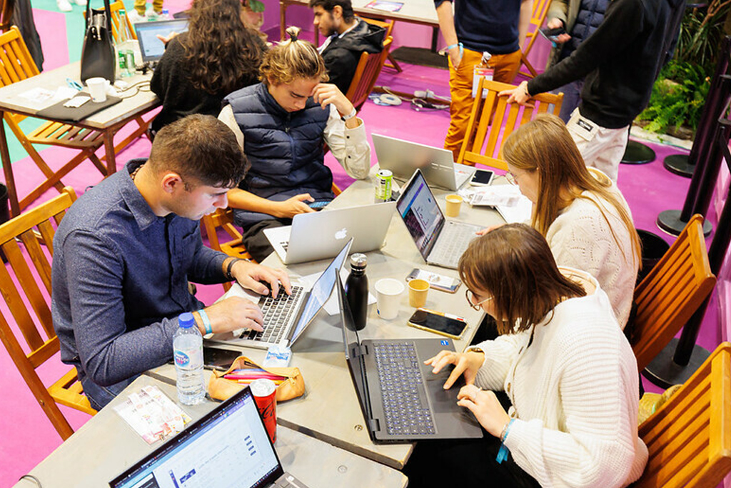 Akadream, Leofine and Dealy entrent au palmarès du Hackathon IFTM by CDS Groupe après une ...